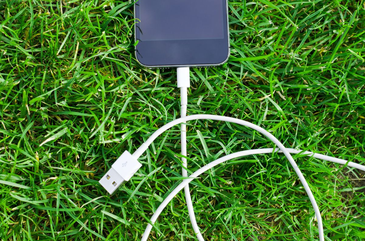 How to Connect Phone to Projector [15 Wired & Wireless Methods] - Best ...