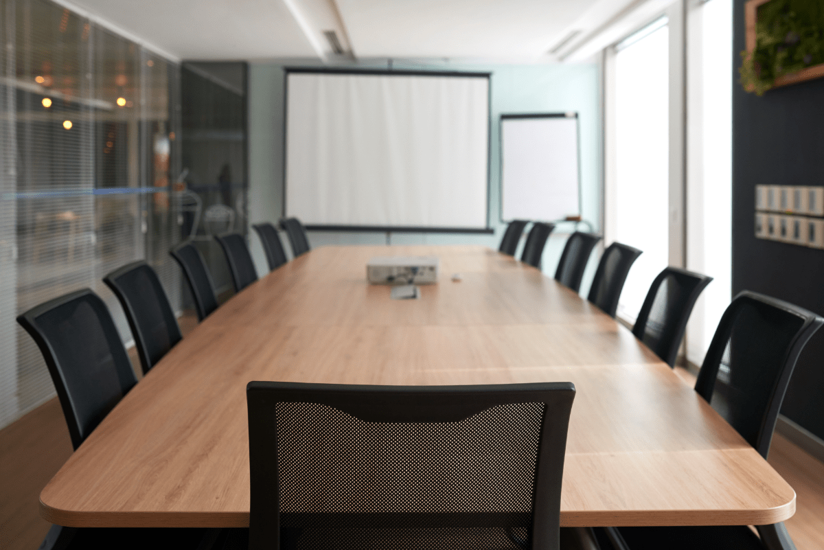 Front Projection vs Rear Projection: 8 Pros and Cons of Each Setup